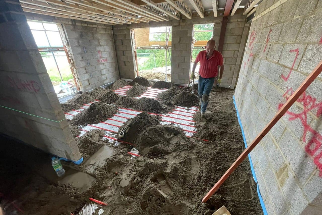 Underfloor heating screed Northampton - 01933 716018