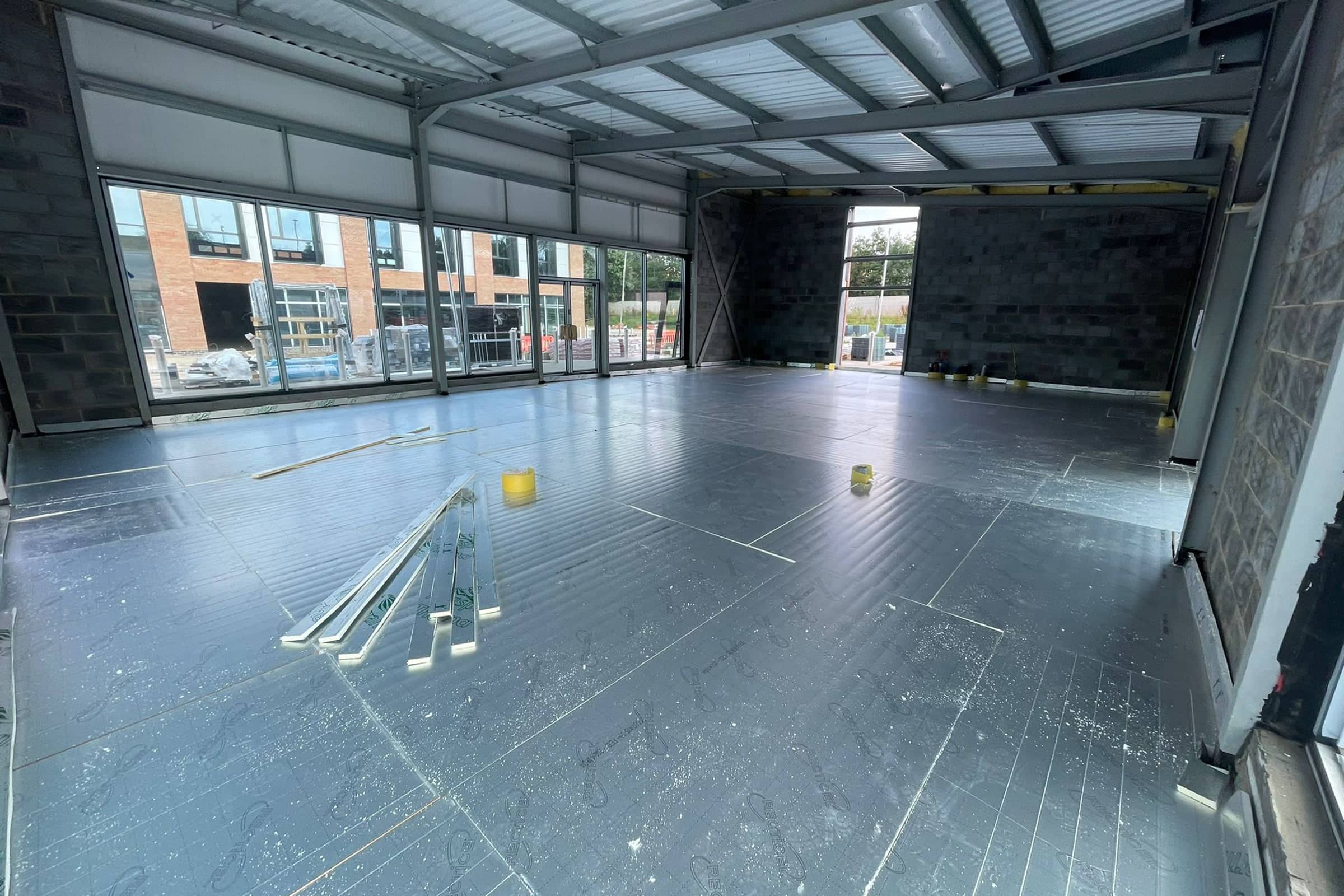 Floor screed Wellingborough - 2000㎡ polymer reinforced screed at ...